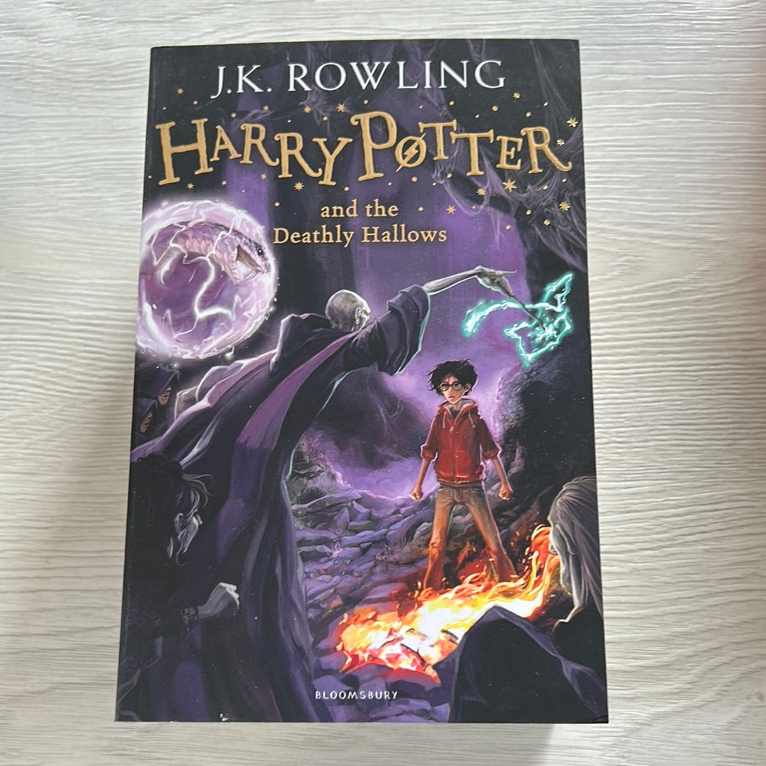 Harry Potter And The Deathly Hallows by J.K. Rowling (Harry Potter #7 ...